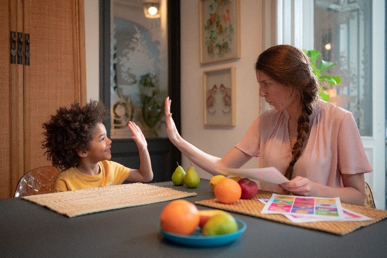 La garde d’enfants différente : Mômji Bilingue et Mômji Créative ... La garde d’enfants différente : Mômji Bilingue et Mômji Créative ...